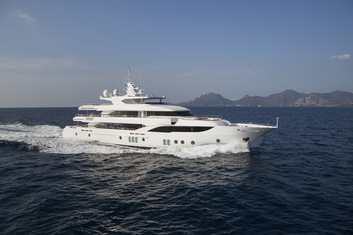 Largest UAE-made Superyacht, Majesty 155, wins ‘Best Asian Built Yacht ...